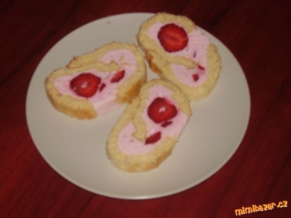 Kávovo banánová roláda s tvarohovo šlehačkovým krémem naprosto ...