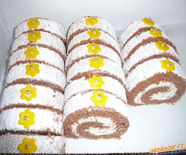 Naprosto skvělá banánová roláda se šlehačkou | Mimibazar.cz