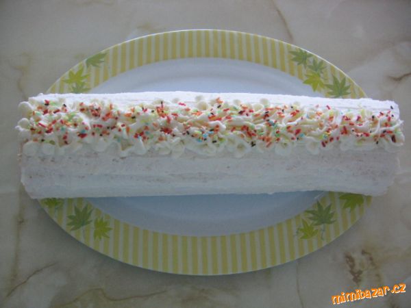 Naprosto skvělá banánová roláda se šlehačkou | Mimibazar.cz