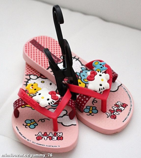 Prodám - HELLO KITTY LETNÍ ŽABKY RŮŽOVÉ NAZOUVÁČKY NOVÉ, Praha | Mimibazar.cz