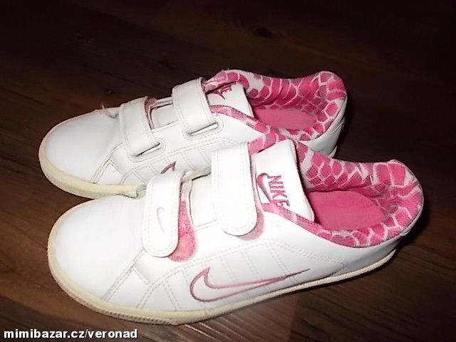 Prodám - DÍVČÍ BOTASKY NIKE VEL 35, Karlovy Vary | Mimibazar.cz