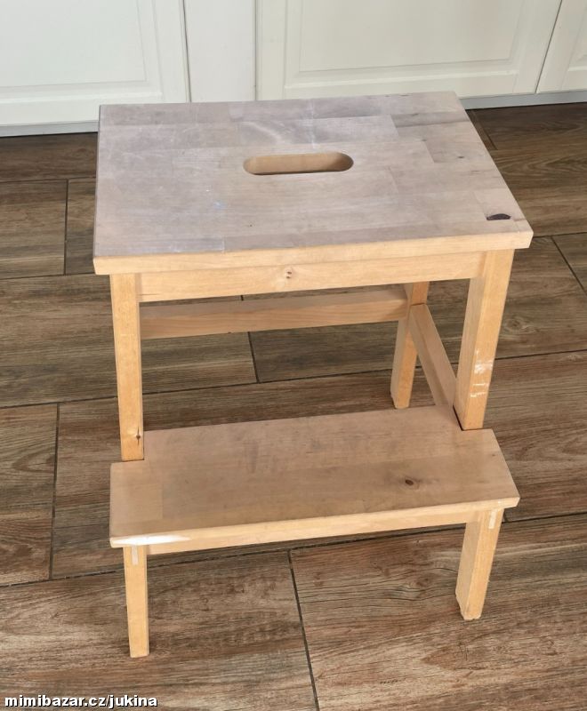 Prodám - DŘEVĚNÉ STUPÁTKO SHŮDKY, Praha - východ | Mimibazar.cz