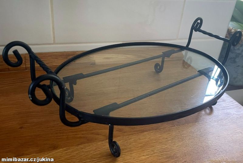 Prodám - kovový podnos na nožičkách, Praha - východ | Mimibazar.cz