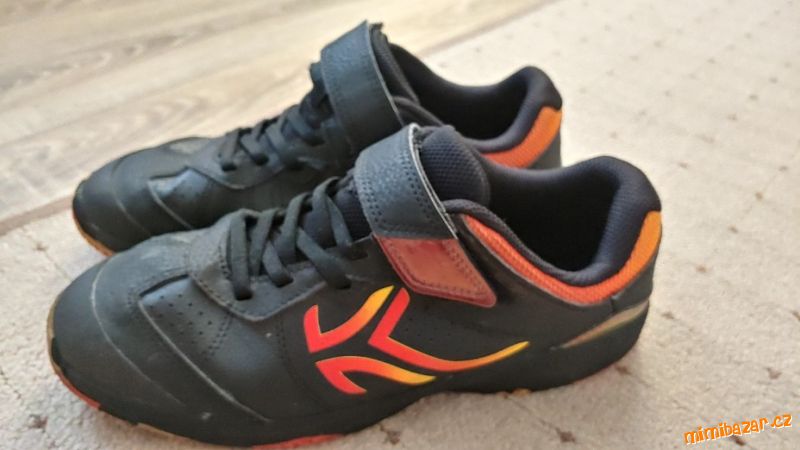 Prodám - Botasky, Veselí nad Moravou | Mimibazar.cz